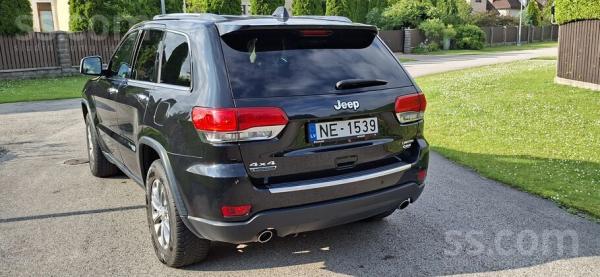 Black Jeep Grand Cherokee 2017 in Riga, with an engine capacity of 3.00 L and mileage of 220 thousand km for 13900 €, photo 4 on AUTOMOTO.COM.LV