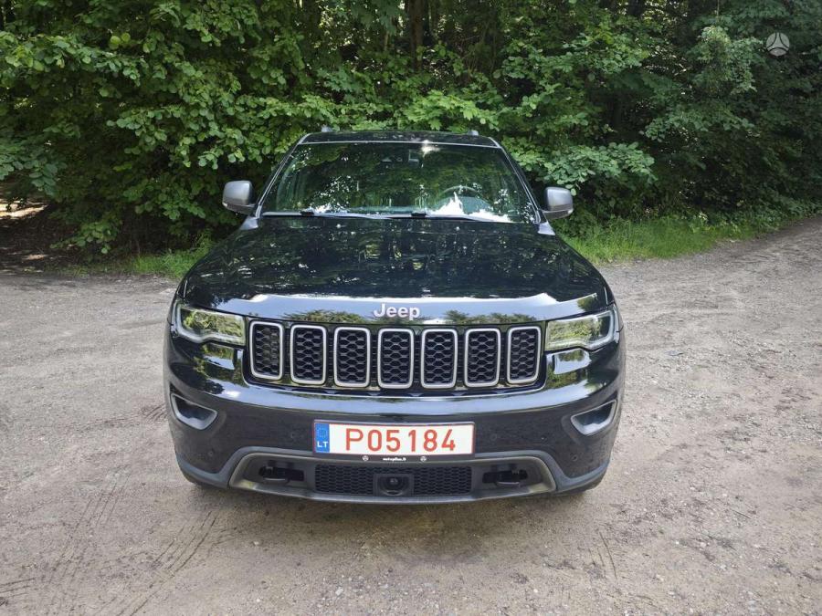 Black Jeep Grand Cherokee 2017 in Kaunas, with an engine capacity of 3.60 L and mileage of 225 thousand km for 17700 €, photo 3 on AUTOMOTO.COM.LV