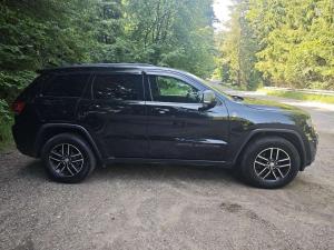 Black Jeep Grand Cherokee 2017 in Kaunas, with an engine capacity of 3.60 L and mileage of 225 thousand km for 17700 €, photo 5 on AUTOMOTO.COM.LV