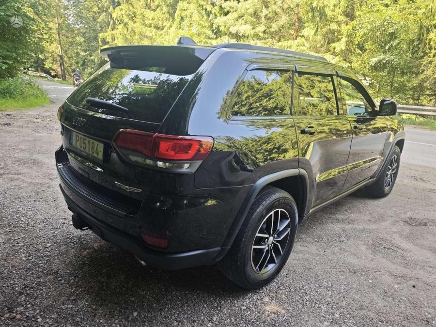 Black Jeep Grand Cherokee 2017 in Kaunas, with an engine capacity of 3.60 L and mileage of 225 thousand km for 17700 €, photo 6 on AUTOMOTO.COM.LV