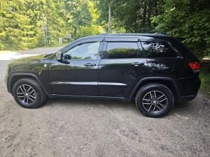 Black Jeep Grand Cherokee 2017 in Kaunas, with an engine capacity of 3.60 L and mileage of 225 thousand km for 17700 €, photo 9 on AUTOMOTO.COM.LV