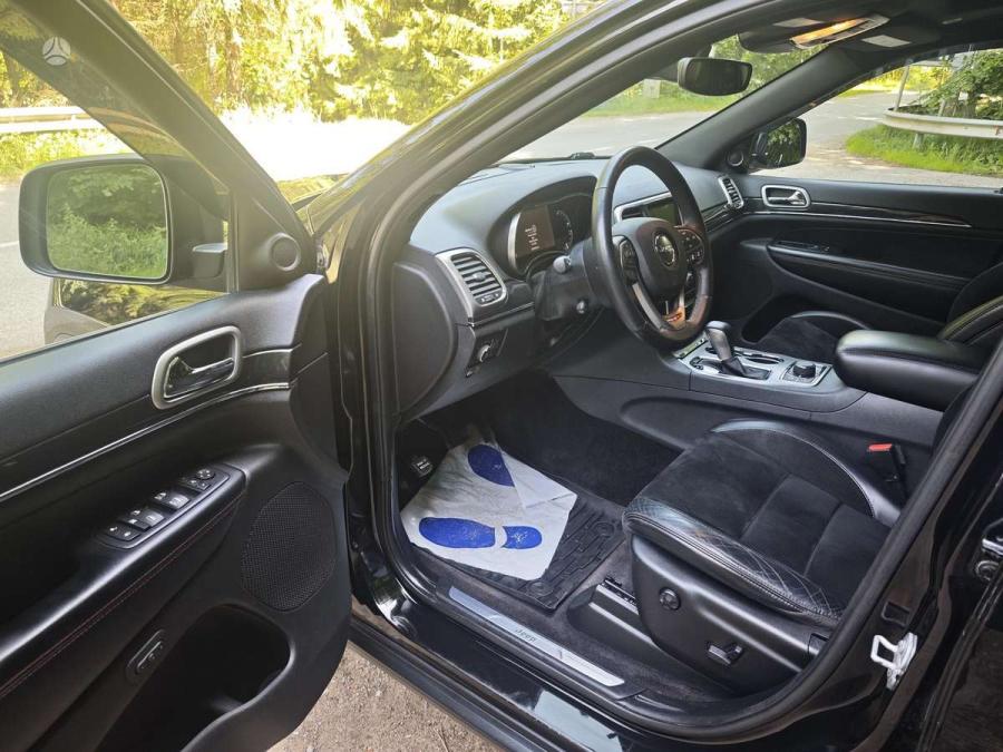 Black Jeep Grand Cherokee 2017 in Kaunas, with an engine capacity of 3.60 L and mileage of 225 thousand km for 17700 €, photo 10 on AUTOMOTO.COM.LV
