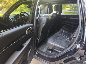 Black Jeep Grand Cherokee 2017 in Kaunas, with an engine capacity of 3.60 L and mileage of 225 thousand km for 17700 €, photo 13 on AUTOMOTO.COM.LV