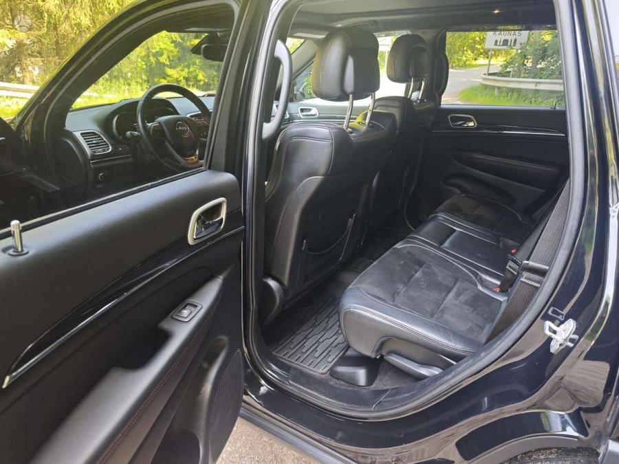 Black Jeep Grand Cherokee 2017 in Kaunas, with an engine capacity of 3.60 L and mileage of 225 thousand km for 17700 €, photo 13 on AUTOMOTO.COM.LV