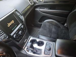 Black Jeep Grand Cherokee 2017 in Kaunas, with an engine capacity of 3.60 L and mileage of 225 thousand km for 17700 €, photo 19 on AUTOMOTO.COM.LV