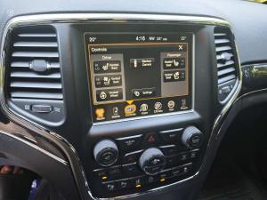 Black Jeep Grand Cherokee 2017 in Kaunas, with an engine capacity of 3.60 L and mileage of 225 thousand km for 17700 €, photo 21 on AUTOMOTO.COM.LV