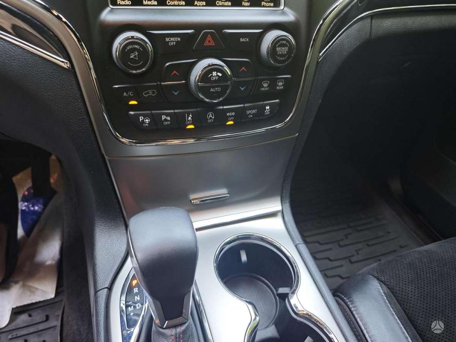 Black Jeep Grand Cherokee 2017 in Kaunas, with an engine capacity of 3.60 L and mileage of 225 thousand km for 17700 €, photo 22 on AUTOMOTO.COM.LV
