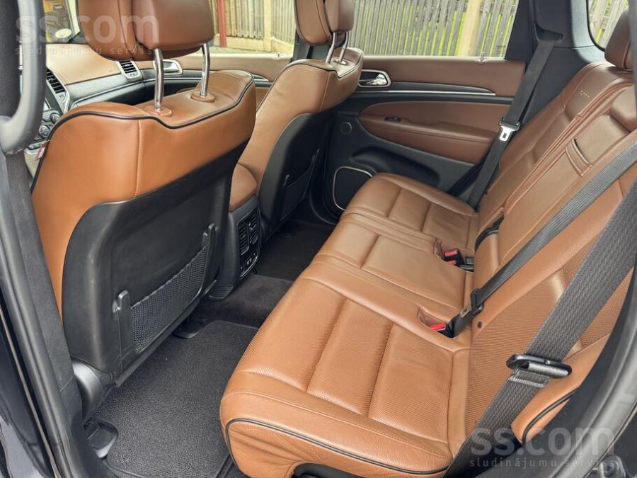 Melns Jeep Grand Cherokee 2017 Rīga, ar dzinēja tilpumu 3.00 L un nobraukumu 210 tūkst. km par 18450 €, foto 10 vietnē AUTOMOTO.COM.LV