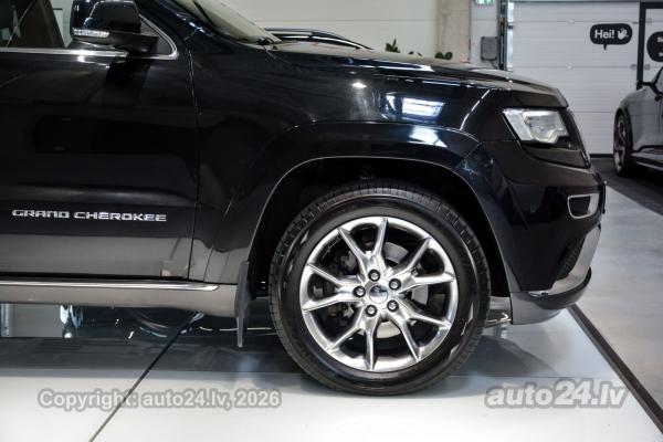 Black Jeep Grand Cherokee 2017 in Tallinn, with an engine capacity of 3.00 L and mileage of 232 thousand km for 20900 €, photo 7 on AUTOMOTO.COM.LV