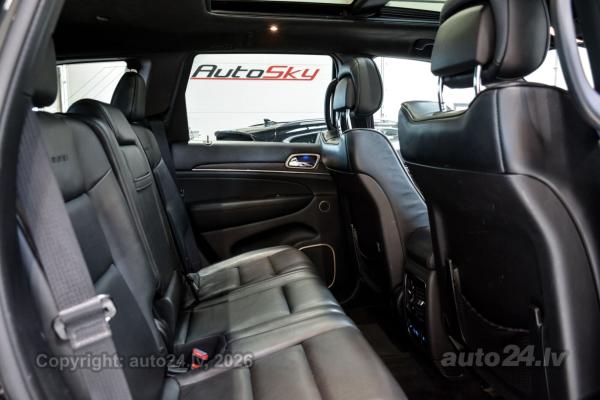 Black Jeep Grand Cherokee 2017 in Tallinn, with an engine capacity of 3.00 L and mileage of 232 thousand km for 20900 €, photo 10 on AUTOMOTO.COM.LV