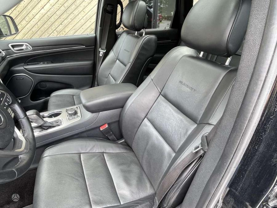 Melns Jeep Grand Cherokee 2017 Viļņa, ar dzinēja tilpumu 2.99 L un nobraukumu 209 tūkst. km par 14900 €, foto 12 vietnē AUTOMOTO.COM.LV