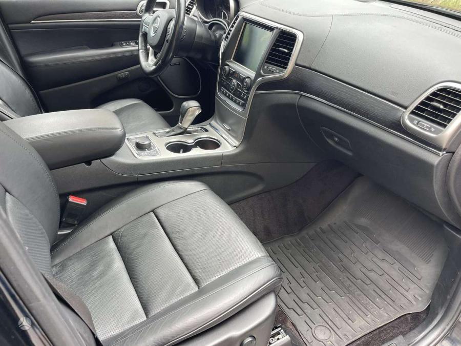 Melns Jeep Grand Cherokee 2017 Viļņa, ar dzinēja tilpumu 2.99 L un nobraukumu 209 tūkst. km par 14900 €, foto 13 vietnē AUTOMOTO.COM.LV