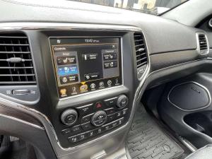 Melns Jeep Grand Cherokee 2017 Viļņa, ar dzinēja tilpumu 2.99 L un nobraukumu 209 tūkst. km par 14900 €, foto 16 vietnē AUTOMOTO.COM.LV