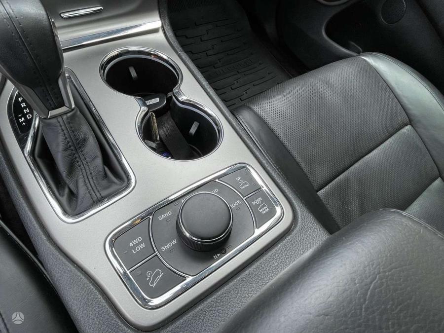 Melns Jeep Grand Cherokee 2017 Viļņa, ar dzinēja tilpumu 2.99 L un nobraukumu 209 tūkst. km par 14900 €, foto 17 vietnē AUTOMOTO.COM.LV