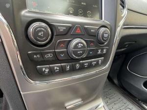 Melns Jeep Grand Cherokee 2017 Viļņa, ar dzinēja tilpumu 2.99 L un nobraukumu 209 tūkst. km par 14900 €, foto 19 vietnē AUTOMOTO.COM.LV