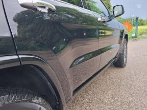 Black Jeep Grand Cherokee 2017 in Vilnius, with an engine capacity of 5.65 L and mileage of 149 thousand km for 20500 €, photo 5 on AUTOMOTO.COM.LV