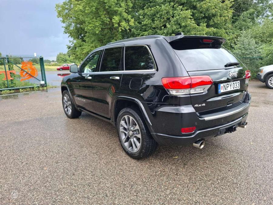 Black Jeep Grand Cherokee 2017 in Vilnius, with an engine capacity of 5.65 L and mileage of 149 thousand km for 20500 €, photo 9 on AUTOMOTO.COM.LV
