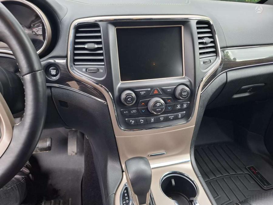Black Jeep Grand Cherokee 2017 in Vilnius, with an engine capacity of 5.65 L and mileage of 149 thousand km for 20500 €, photo 15 on AUTOMOTO.COM.LV