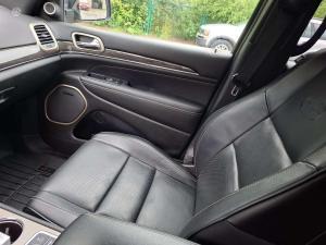 Black Jeep Grand Cherokee 2017 in Vilnius, with an engine capacity of 5.65 L and mileage of 149 thousand km for 20500 €, photo 19 on AUTOMOTO.COM.LV