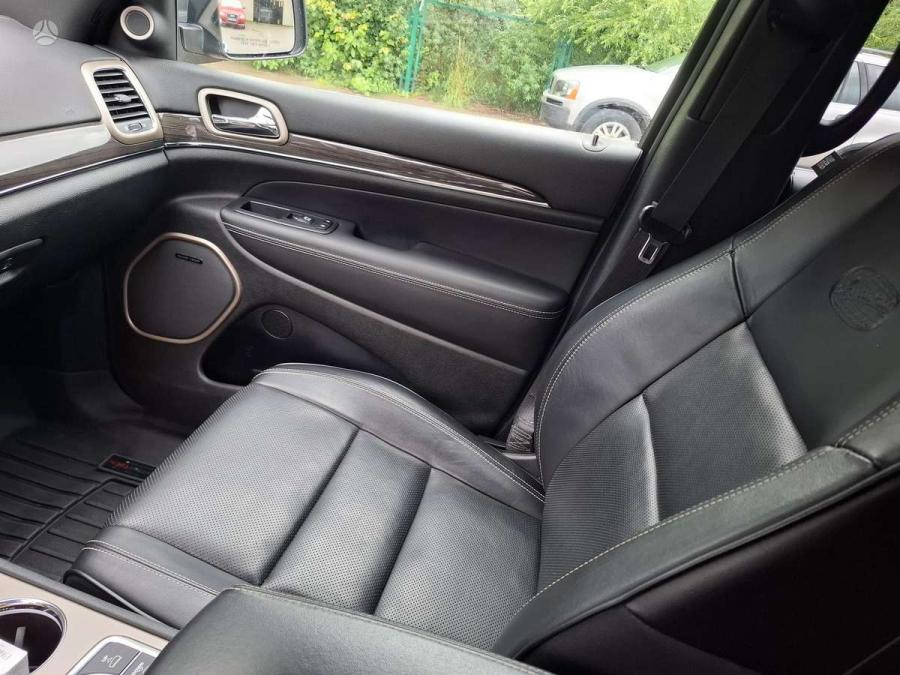 Black Jeep Grand Cherokee 2017 in Vilnius, with an engine capacity of 5.65 L and mileage of 149 thousand km for 20500 €, photo 19 on AUTOMOTO.COM.LV