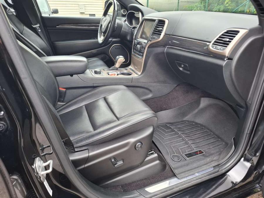 Black Jeep Grand Cherokee 2017 in Vilnius, with an engine capacity of 5.65 L and mileage of 149 thousand km for 20500 €, photo 22 on AUTOMOTO.COM.LV