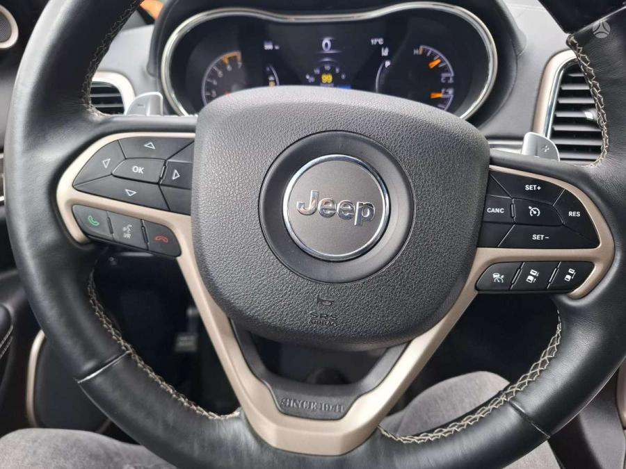 Black Jeep Grand Cherokee 2017 in Vilnius, with an engine capacity of 5.65 L and mileage of 149 thousand km for 20500 €, photo 23 on AUTOMOTO.COM.LV