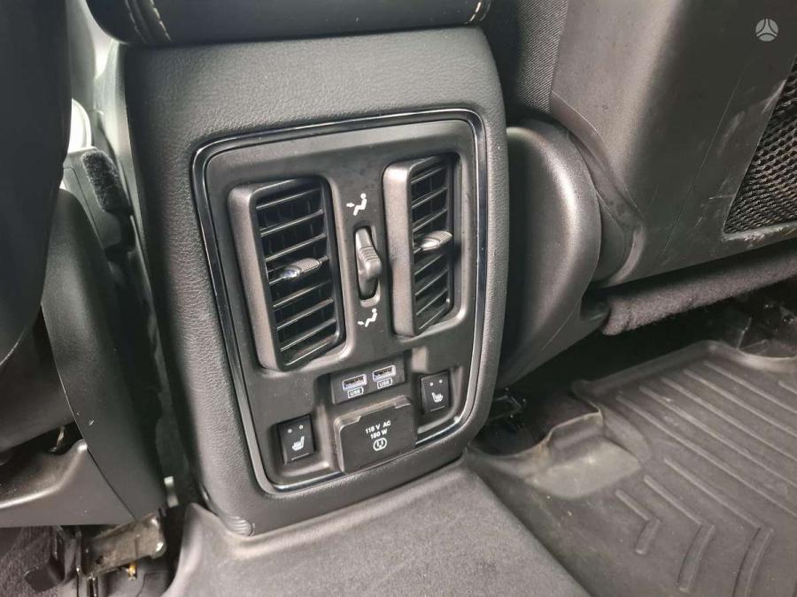 Black Jeep Grand Cherokee 2017 in Vilnius, with an engine capacity of 5.65 L and mileage of 149 thousand km for 20500 €, photo 28 on AUTOMOTO.COM.LV