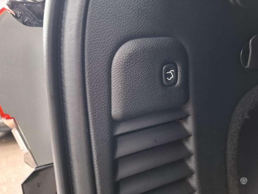Black Jeep Grand Cherokee 2017 in Vilnius, with an engine capacity of 5.65 L and mileage of 149 thousand km for 20500 €, photo 30 on AUTOMOTO.COM.LV