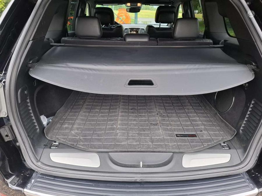 Black Jeep Grand Cherokee 2017 in Vilnius, with an engine capacity of 5.65 L and mileage of 149 thousand km for 20500 €, photo 31 on AUTOMOTO.COM.LV