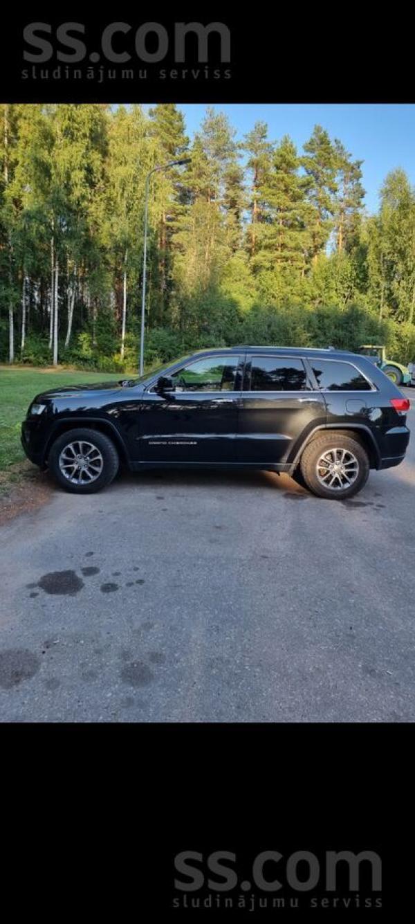 Black Jeep Grand Cherokee 2017 in Riga, with an engine capacity of 3.00 L and mileage of 220 thousand km for 11600 €, photo 1 on AUTOMOTO.COM.LV