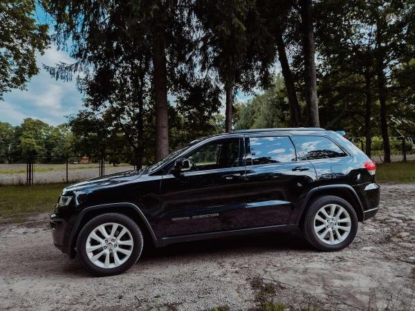 Black Jeep Grand Cherokee 2017 in Vilnius, with an engine capacity of 3.60 L and mileage of 178 thousand km for 16500 €, photo 1 on AUTOMOTO.COM.LV