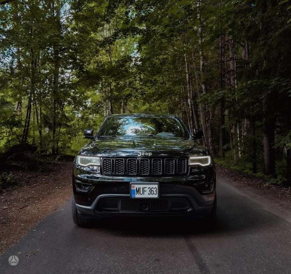 Black Jeep Grand Cherokee 2017 in Vilnius, with an engine capacity of 3.60 L and mileage of 178 thousand km for 16500 €, photo 2 on AUTOMOTO.COM.LV