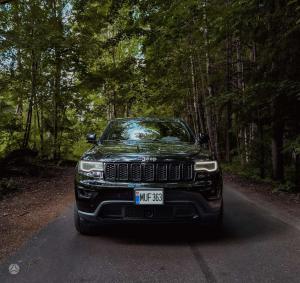 Black Jeep Grand Cherokee 2017 in Vilnius, with an engine capacity of 3.60 L and mileage of 178 thousand km for 16500 €, photo 3 on AUTOMOTO.COM.LV