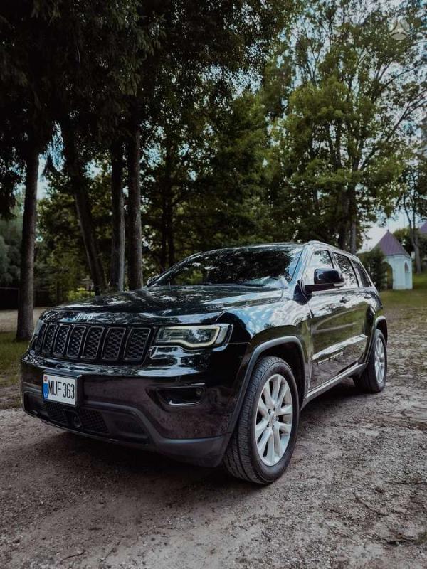 Black Jeep Grand Cherokee 2017 in Vilnius, with an engine capacity of 3.60 L and mileage of 178 thousand km for 16500 €, photo 3 on AUTOMOTO.COM.LV