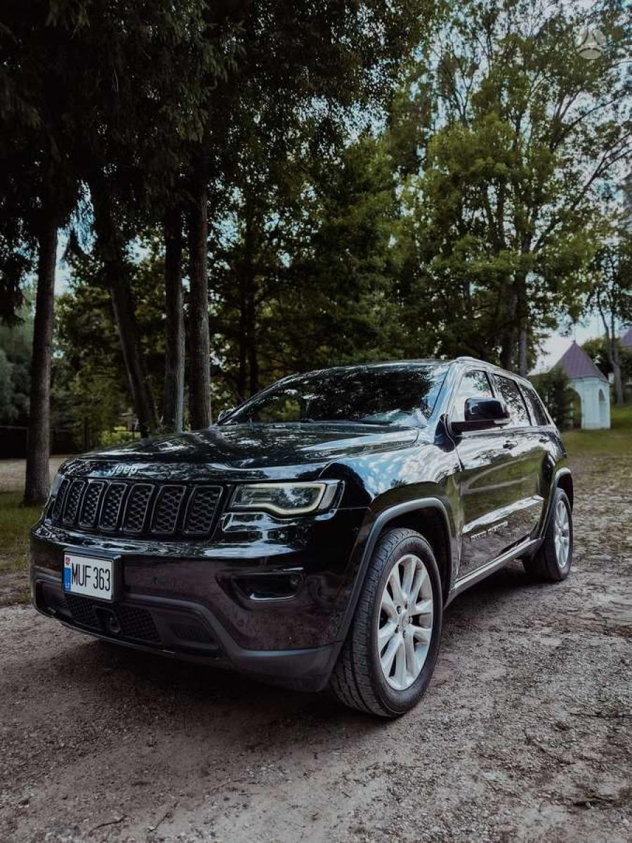 Black Jeep Grand Cherokee 2017 in Vilnius, with an engine capacity of 3.60 L and mileage of 178 thousand km for 16500 €, photo 4 on AUTOMOTO.COM.LV