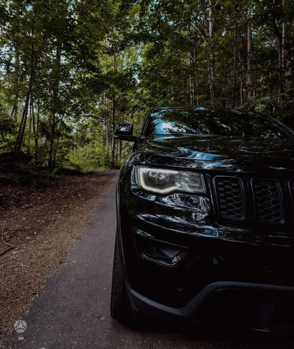 Black Jeep Grand Cherokee 2017 in Vilnius, with an engine capacity of 3.60 L and mileage of 178 thousand km for 16500 €, photo 4 on AUTOMOTO.COM.LV