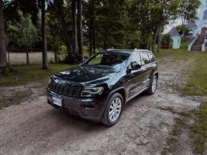 Black Jeep Grand Cherokee 2017 in Vilnius, with an engine capacity of 3.60 L and mileage of 178 thousand km for 16500 €, photo 6 on AUTOMOTO.COM.LV