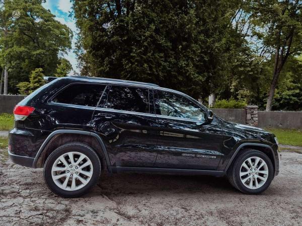 Black Jeep Grand Cherokee 2017 in Vilnius, with an engine capacity of 3.60 L and mileage of 178 thousand km for 16500 €, photo 6 on AUTOMOTO.COM.LV
