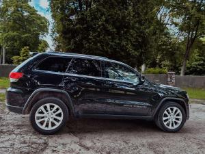 Black Jeep Grand Cherokee 2017 in Vilnius, with an engine capacity of 3.60 L and mileage of 178 thousand km for 16500 €, photo 7 on AUTOMOTO.COM.LV
