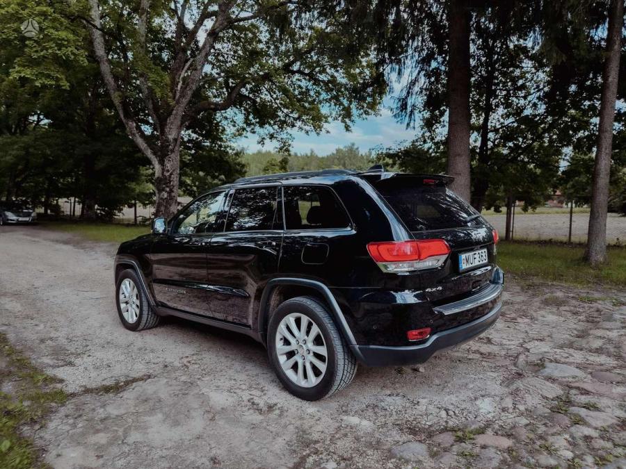 Black Jeep Grand Cherokee 2017 in Vilnius, with an engine capacity of 3.60 L and mileage of 178 thousand km for 16500 €, photo 8 on AUTOMOTO.COM.LV