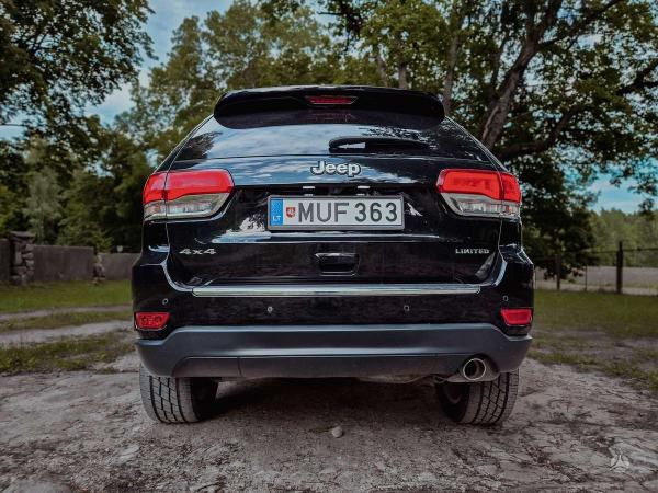 Black Jeep Grand Cherokee 2017 in Vilnius, with an engine capacity of 3.60 L and mileage of 178 thousand km for 16500 €, photo 9 on AUTOMOTO.COM.LV