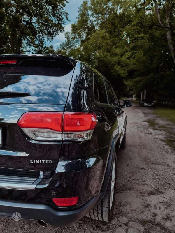 Black Jeep Grand Cherokee 2017 in Vilnius, with an engine capacity of 3.60 L and mileage of 178 thousand km for 16500 €, photo 10 on AUTOMOTO.COM.LV