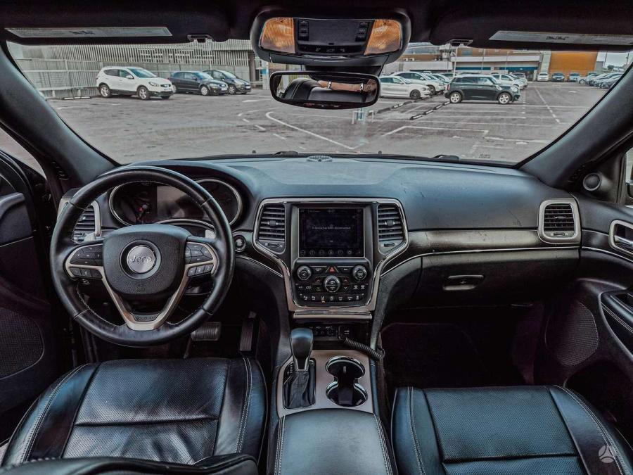 Black Jeep Grand Cherokee 2017 in Vilnius, with an engine capacity of 3.60 L and mileage of 178 thousand km for 16500 €, photo 13 on AUTOMOTO.COM.LV