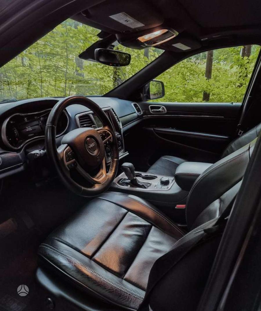 Black Jeep Grand Cherokee 2017 in Vilnius, with an engine capacity of 3.60 L and mileage of 178 thousand km for 16500 €, photo 14 on AUTOMOTO.COM.LV