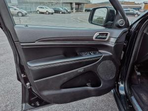 Black Jeep Grand Cherokee 2017 in Vilnius, with an engine capacity of 3.60 L and mileage of 178 thousand km for 16500 €, photo 15 on AUTOMOTO.COM.LV