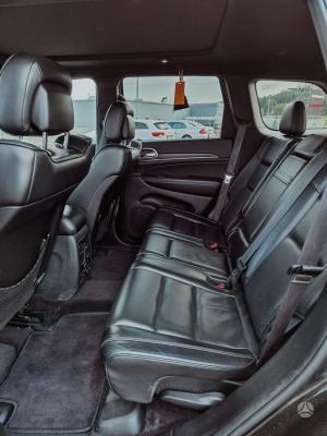 Black Jeep Grand Cherokee 2017 in Vilnius, with an engine capacity of 3.60 L and mileage of 178 thousand km for 16500 €, photo 17 on AUTOMOTO.COM.LV