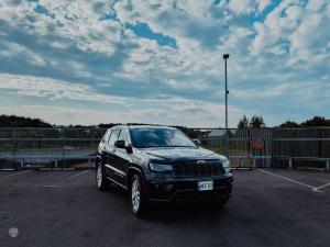 Black Jeep Grand Cherokee 2017 in Vilnius, with an engine capacity of 3.60 L and mileage of 178 thousand km for 16500 €, photo 18 on AUTOMOTO.COM.LV