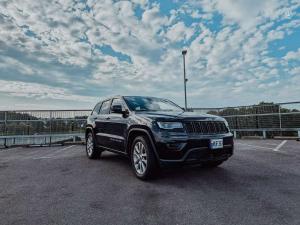 Black Jeep Grand Cherokee 2017 in Vilnius, with an engine capacity of 3.60 L and mileage of 178 thousand km for 16500 €, photo 19 on AUTOMOTO.COM.LV