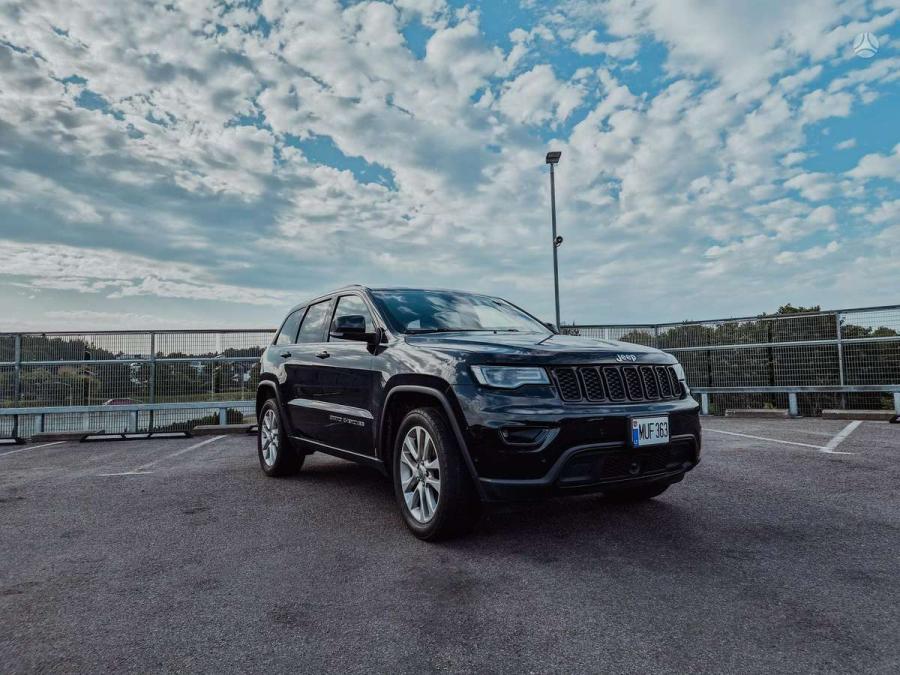 Black Jeep Grand Cherokee 2017 in Vilnius, with an engine capacity of 3.60 L and mileage of 178 thousand km for 16500 €, photo 19 on AUTOMOTO.COM.LV