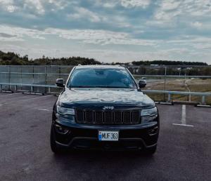 Black Jeep Grand Cherokee 2017 in Vilnius, with an engine capacity of 3.60 L and mileage of 178 thousand km for 16500 €, photo 20 on AUTOMOTO.COM.LV